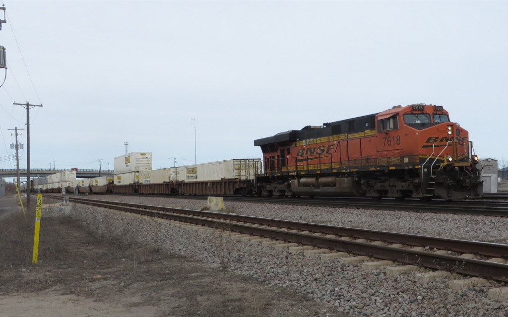 BNSF 7618 East